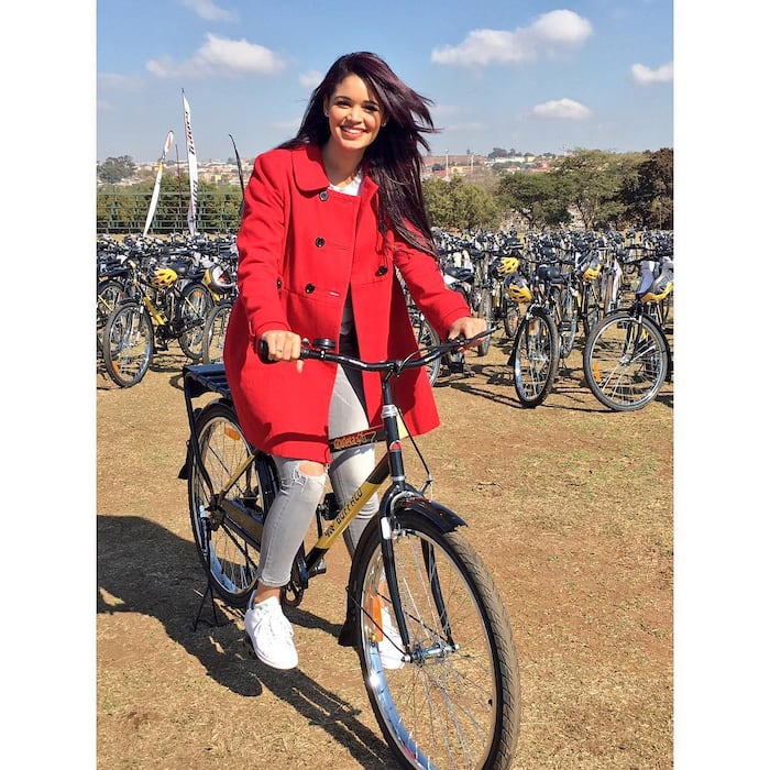 20 Amazing Pictures Of Zoe Brown Prove She Is Living Her Best Life